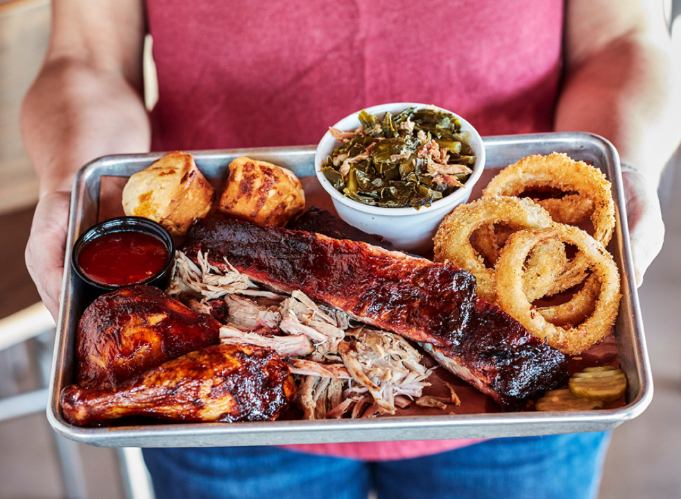 5 restaurant chains with the best backyard BBQ platters, according to ...