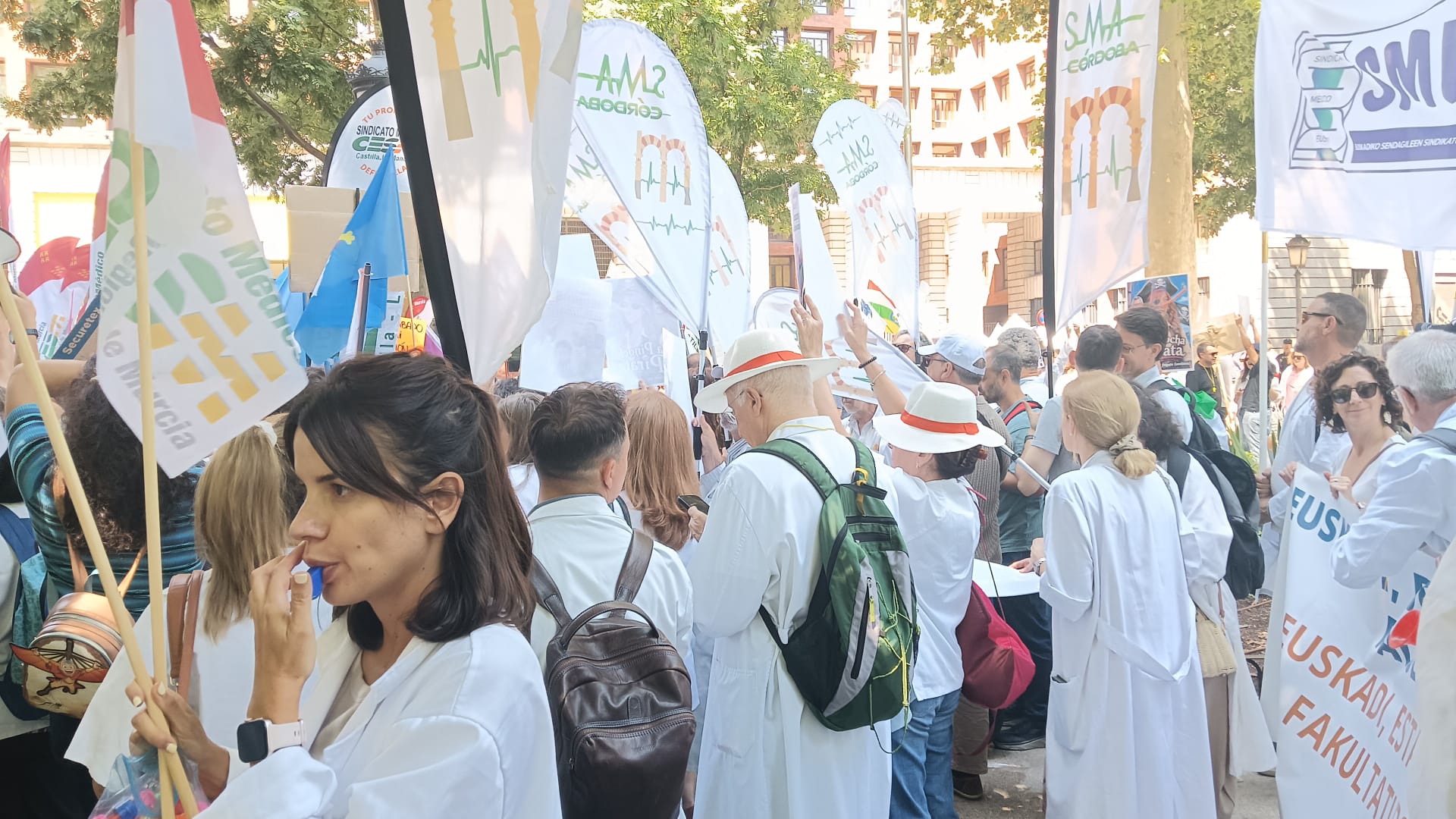 Los médicos madrileños quieren diálogo (y a Mónica García fuera de Sanidad)
