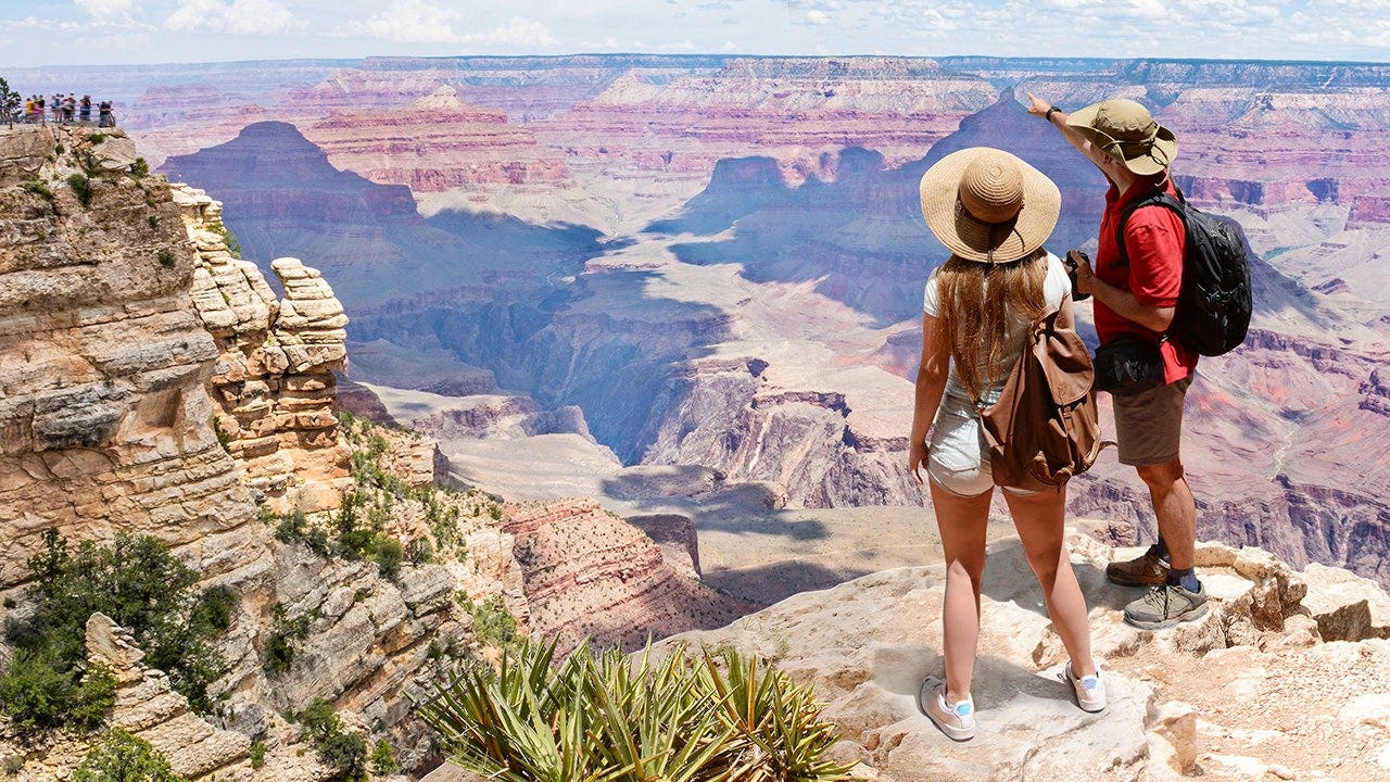 Hikers face urgent Grand Canyon heat warning after teen’s death on ...