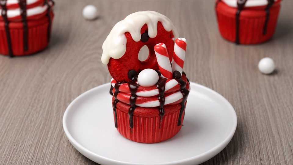 Red cupcake turns into festive dessert art