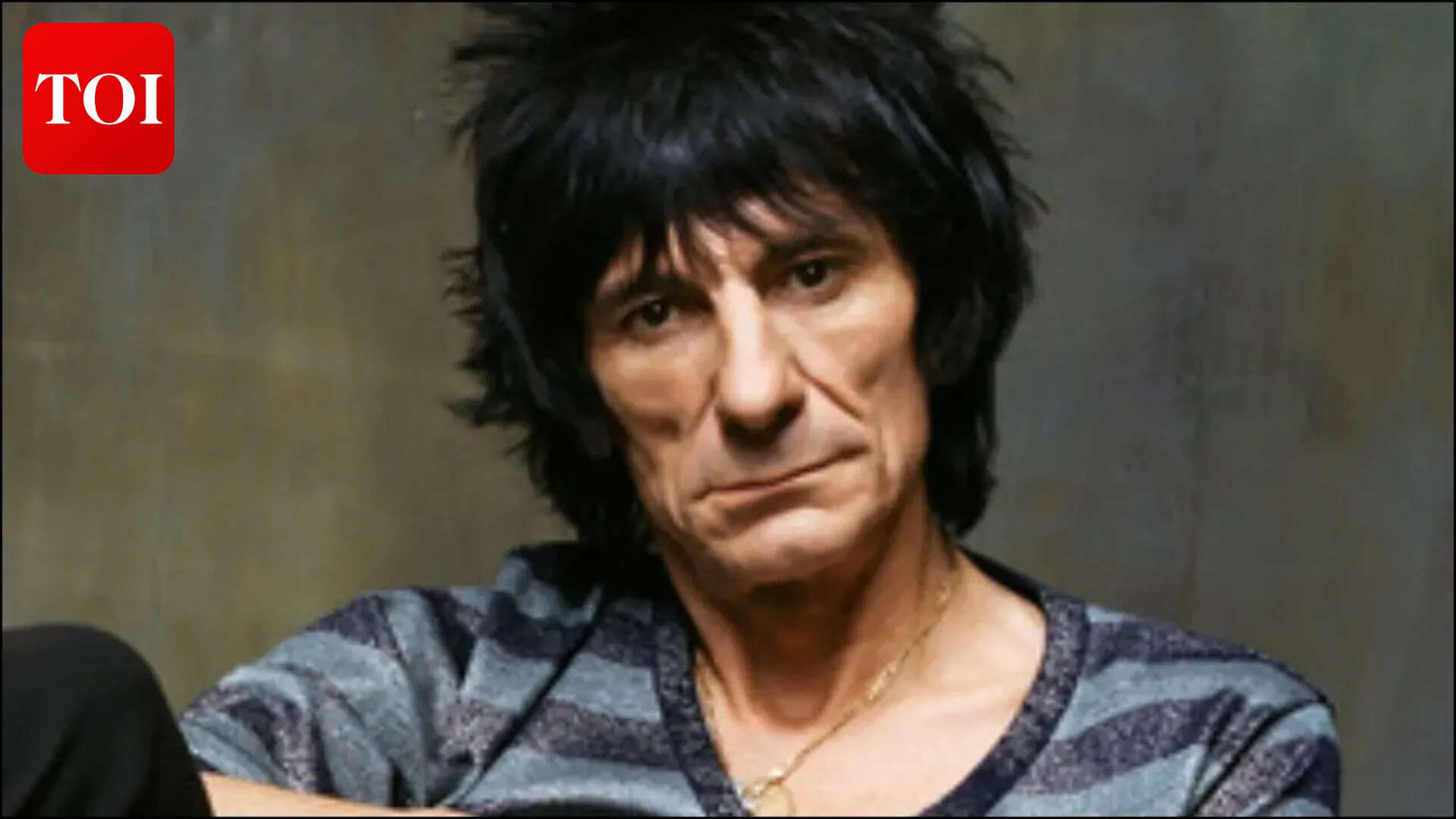 Ronnie Wood has to repaint his GBP 7 million mansion’s main door ...
