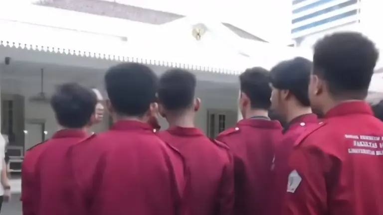 Temui Gibran di Istana Wapres, mahasiswa UBK ultimatum pemerintah ...