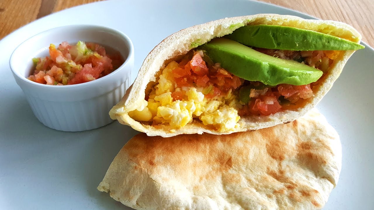 Easy breakfast pita pockets with scrambled eggs & homemade salsa