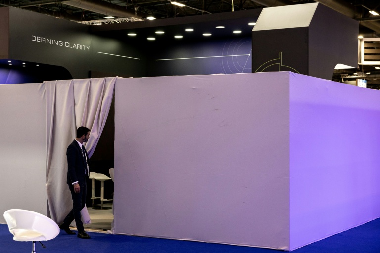 France shuts down dozen Israeli stands at defence trade show