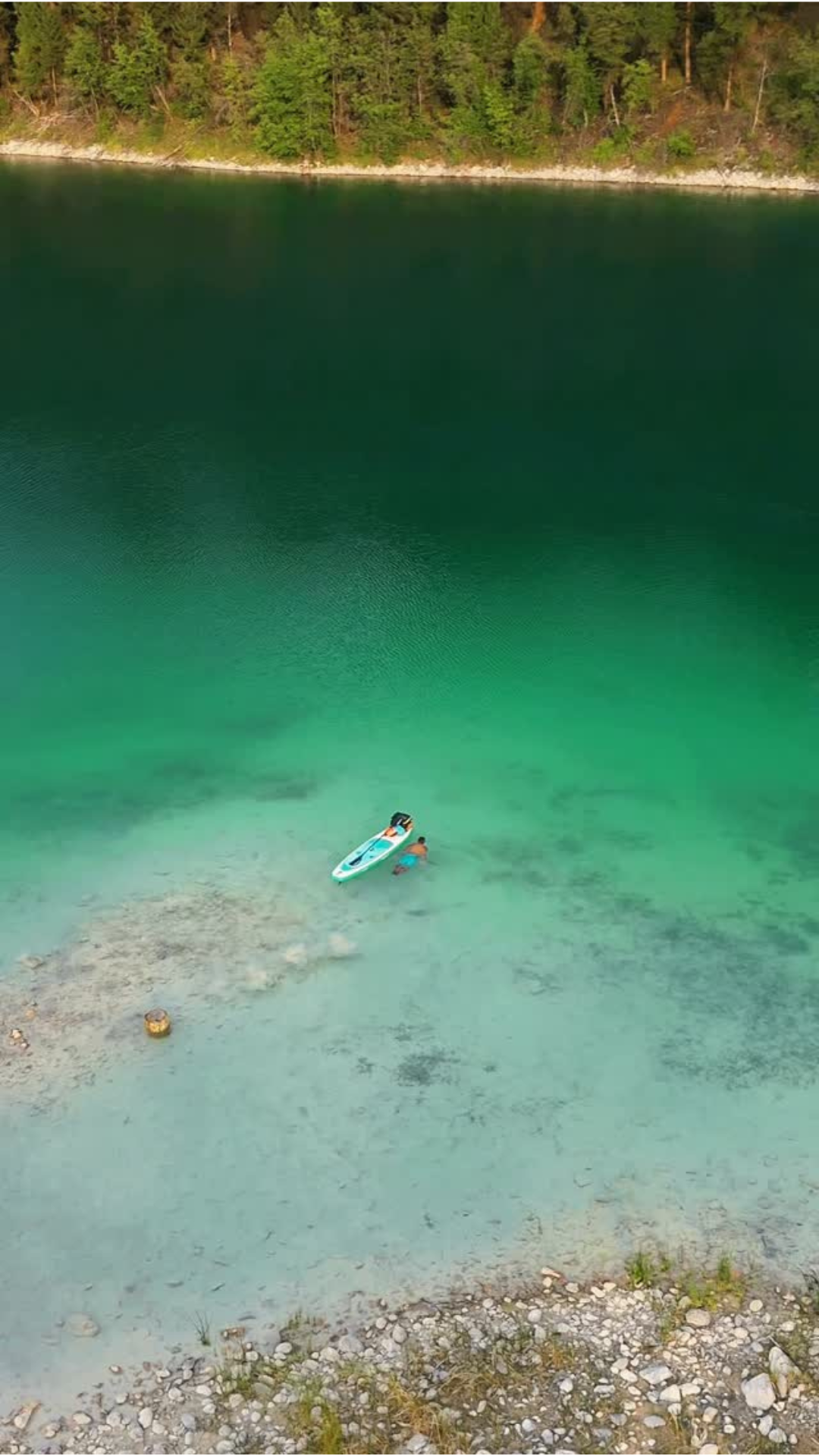 Hidden turquoise lakes in British Columbia: a stunning mountain paradise