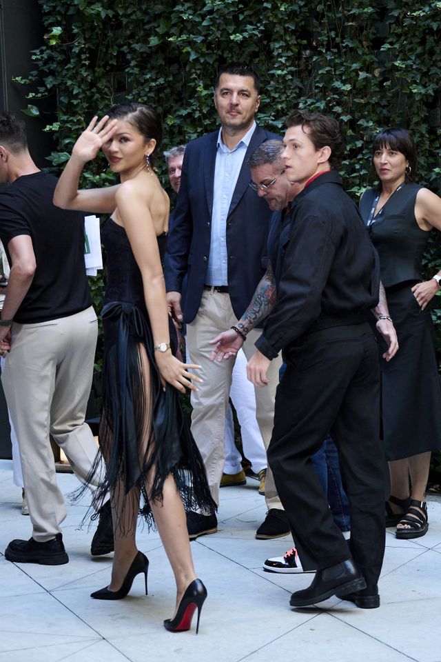Zendaya drips in fringe in flapper-coded LBD with hip-high slit for ...