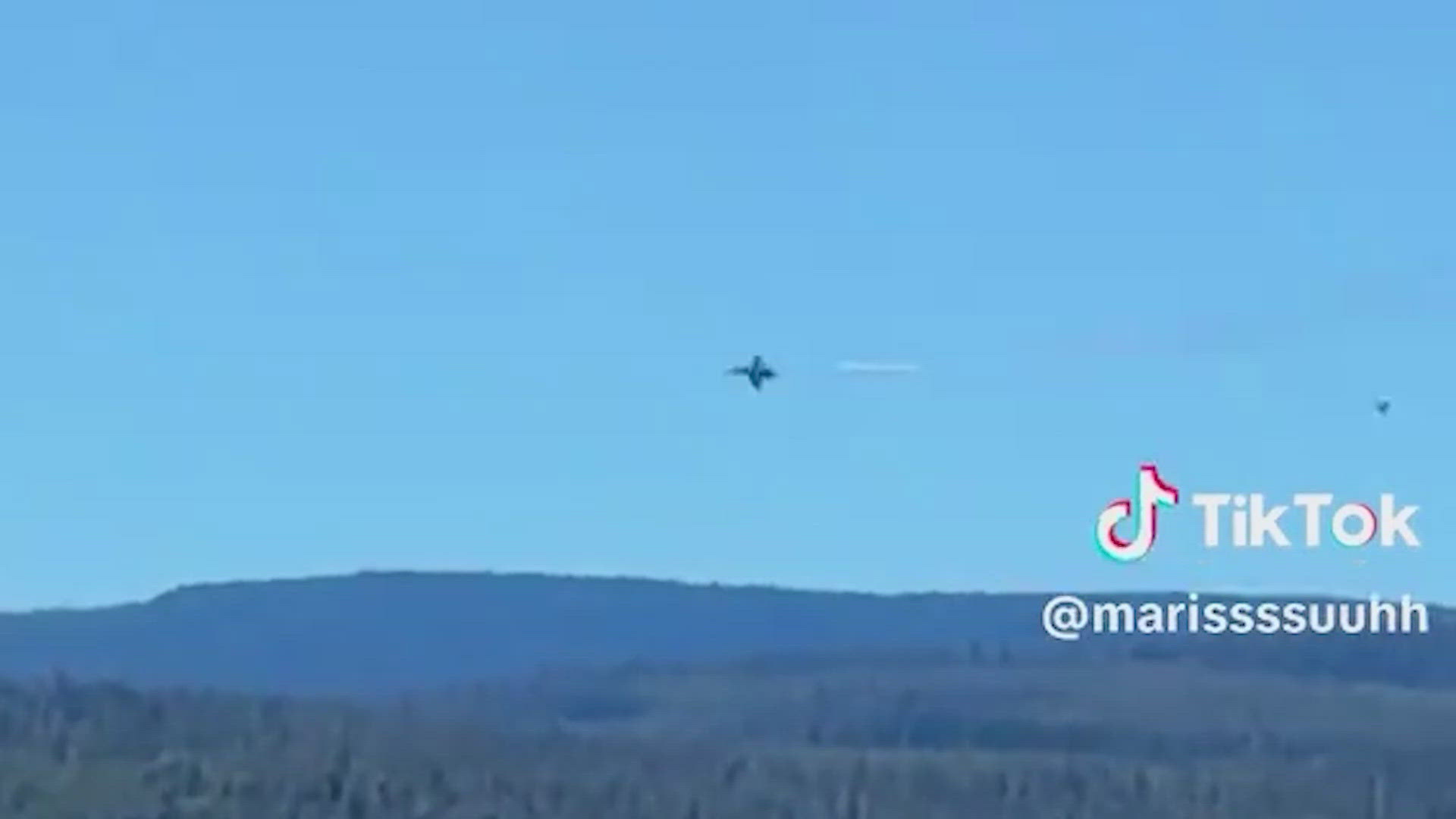 Military jet crashes in Cascades