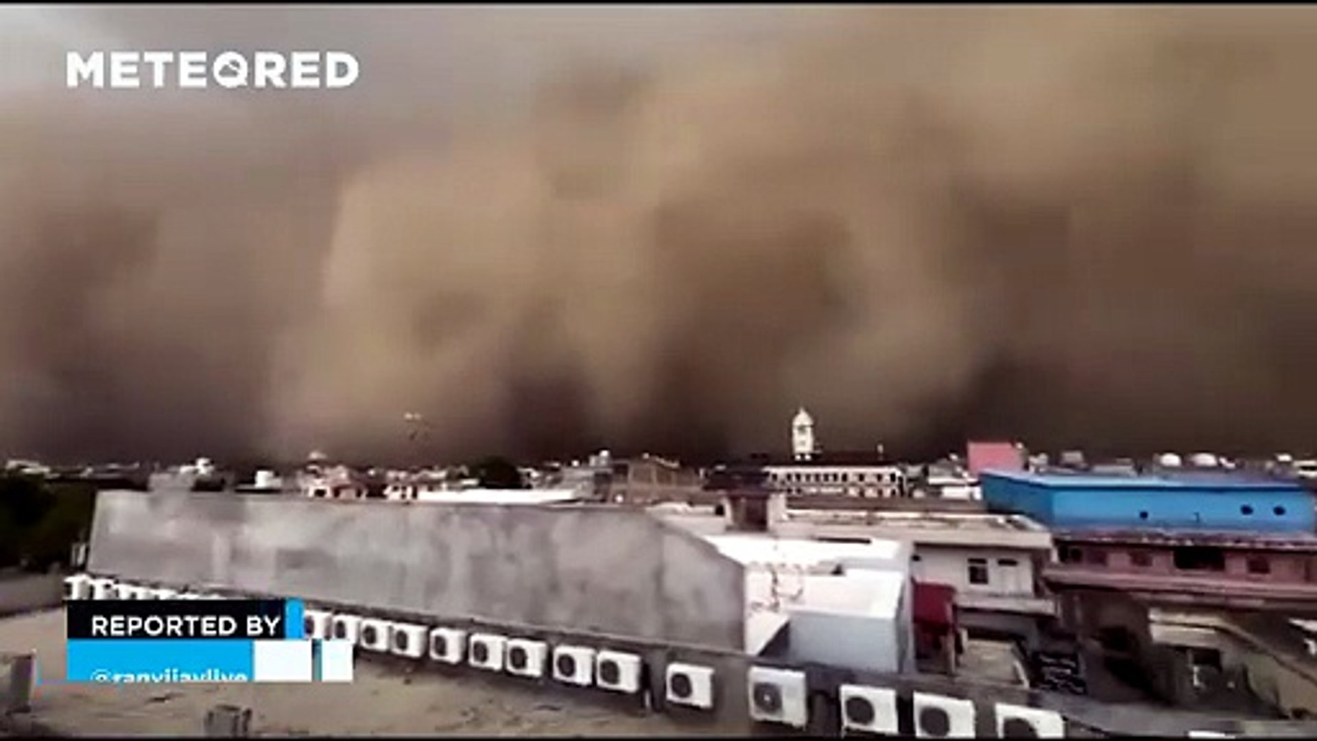 A massive sandstorm sweeps through Churu, India