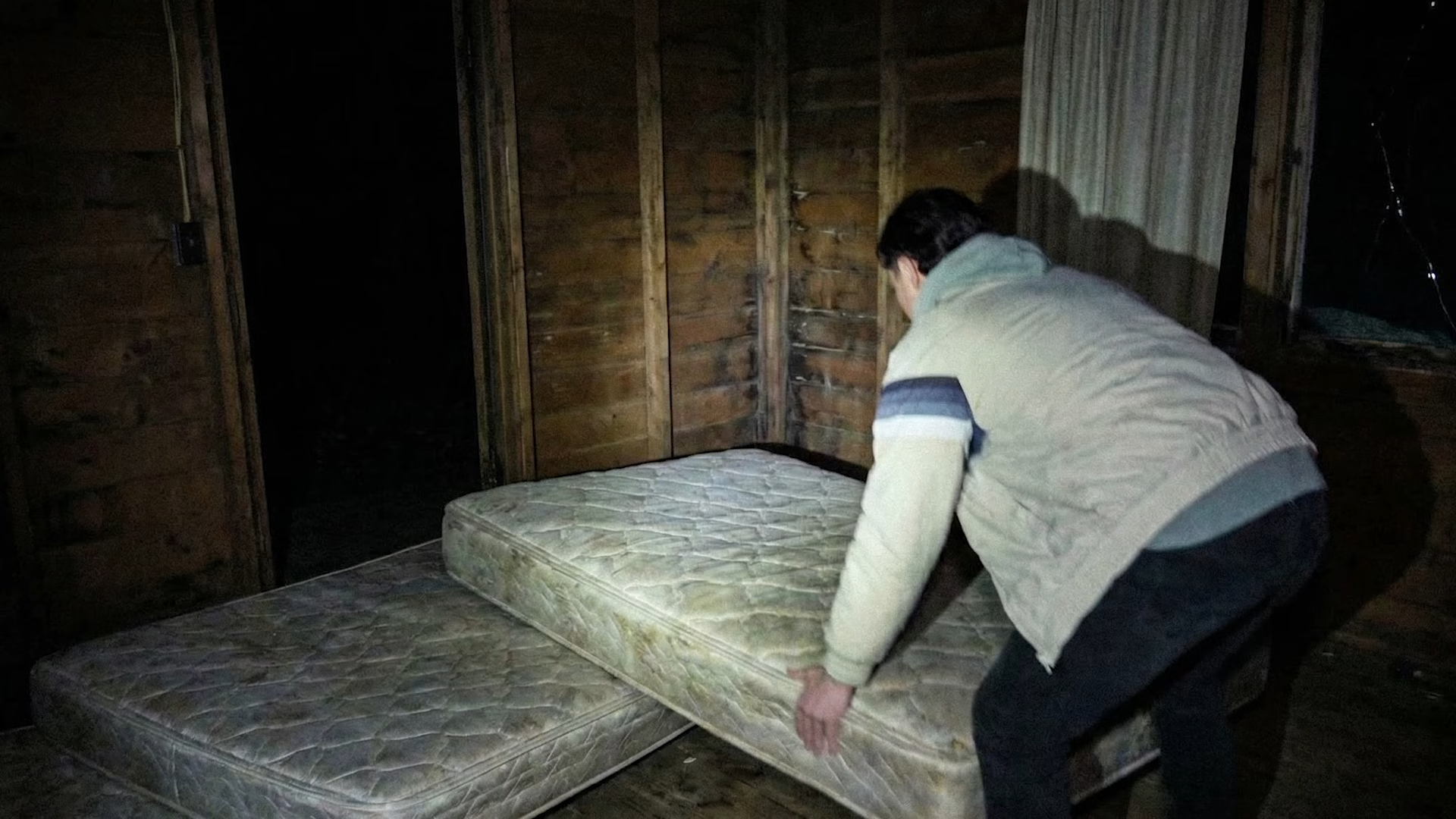 Three friends rented a remote cabin in rural Washington - then someone ...
