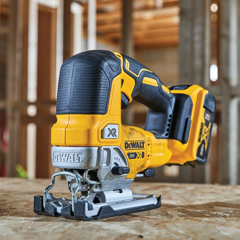 Lowe’s drops a DeWalt deal that beats Prime Day—get two free power tools