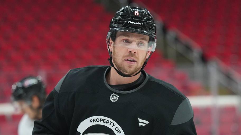Mike Reilly extends Gophers' Stanley Cup champion streak to five years
