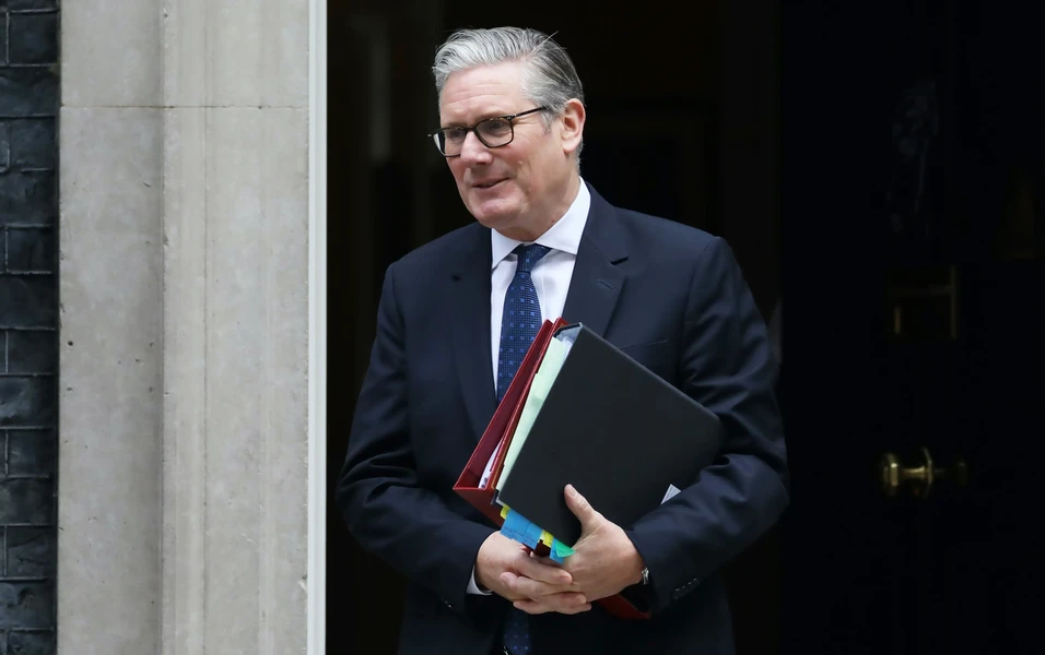 Starmer to cut 2030 EV sales target to 50%
