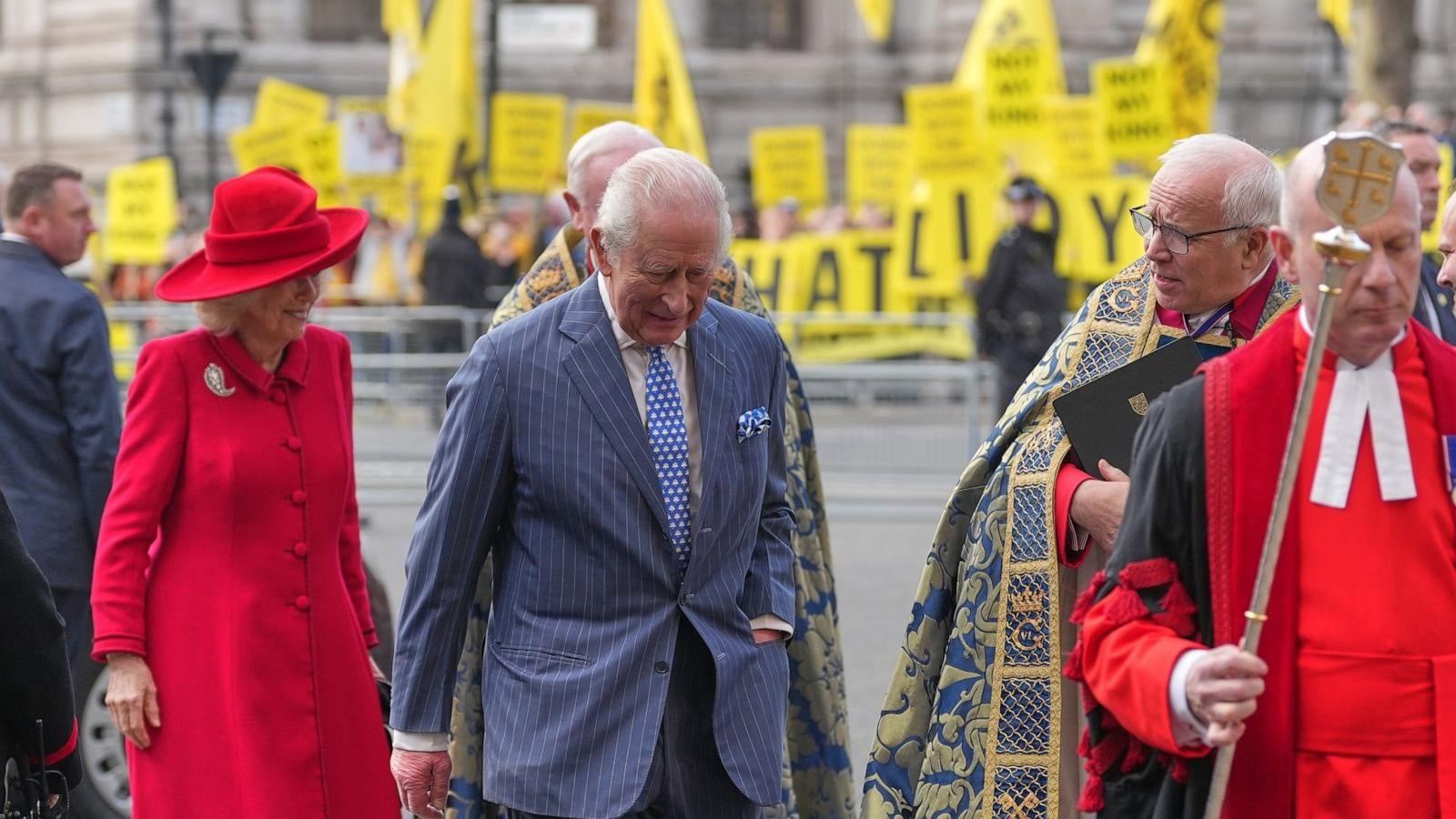 Protesters disrupt royal event amid anti-monarchy rallyPublished on ...