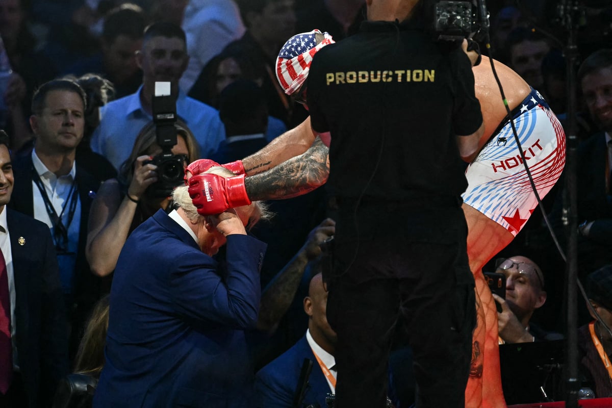 Trump appears to sneer after UFC fighter calls Michelle Obama a man ...
