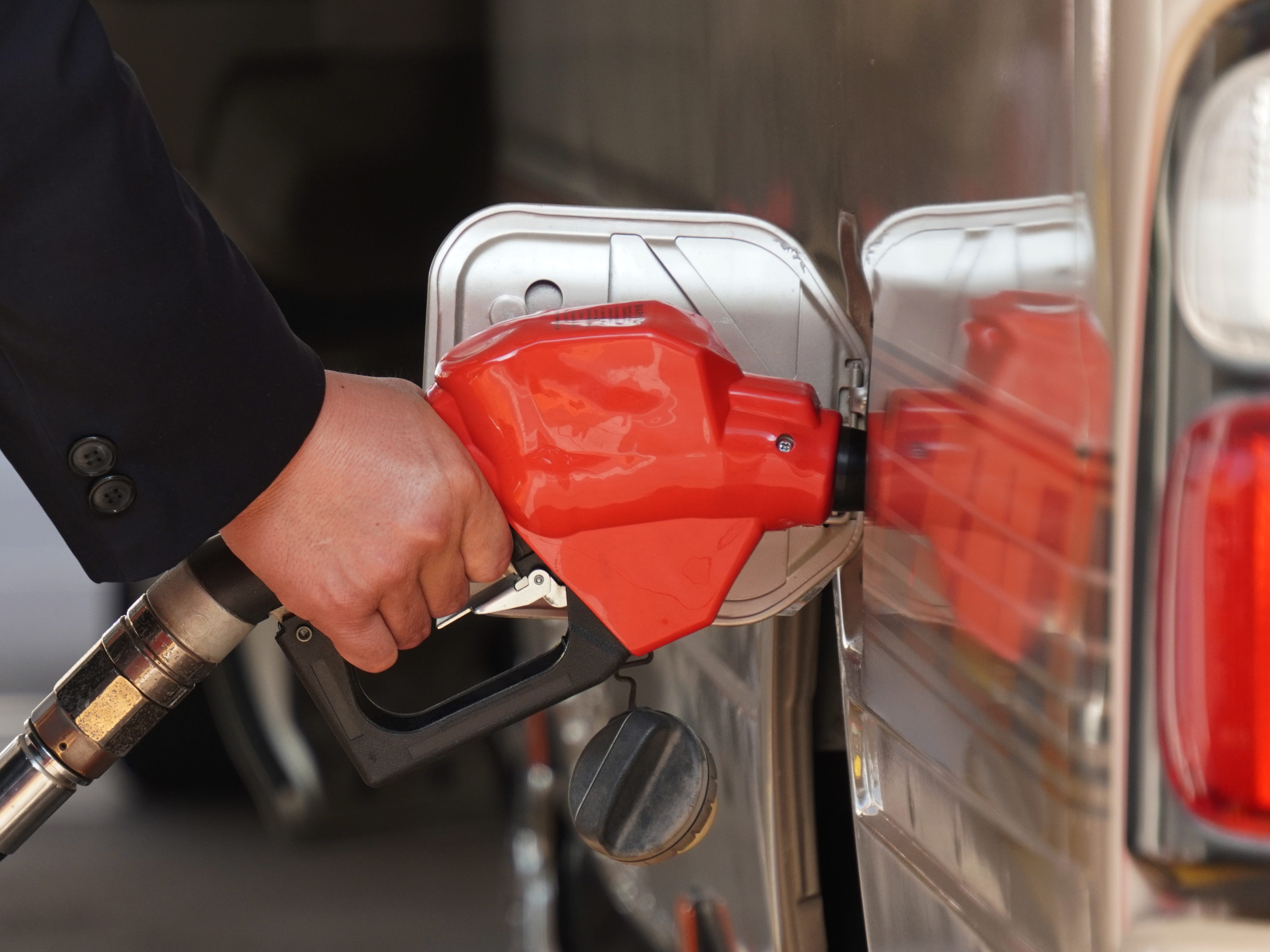 Gas prices have fallen for 3 straight weeks, but they're still above $4 ...