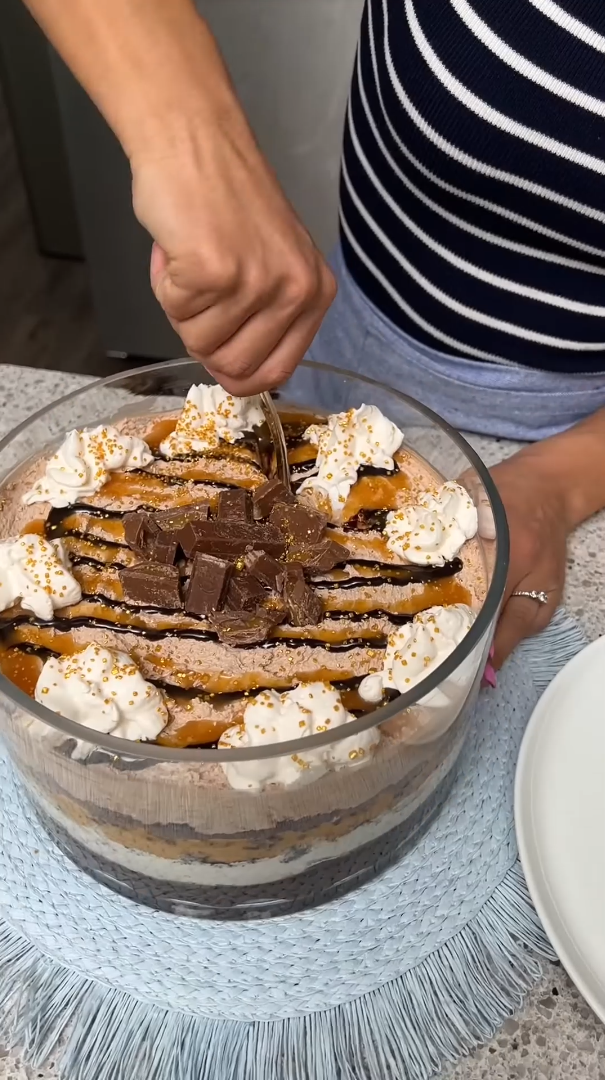 Easy Swiss roll trifle with delicious layers