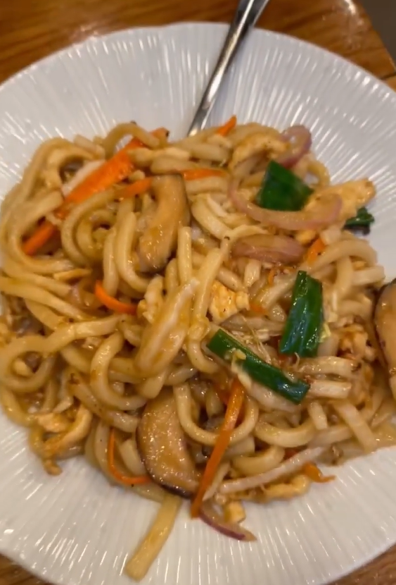 Shanghai spring rolls & chicken fried rice noodles | Union Square Eats