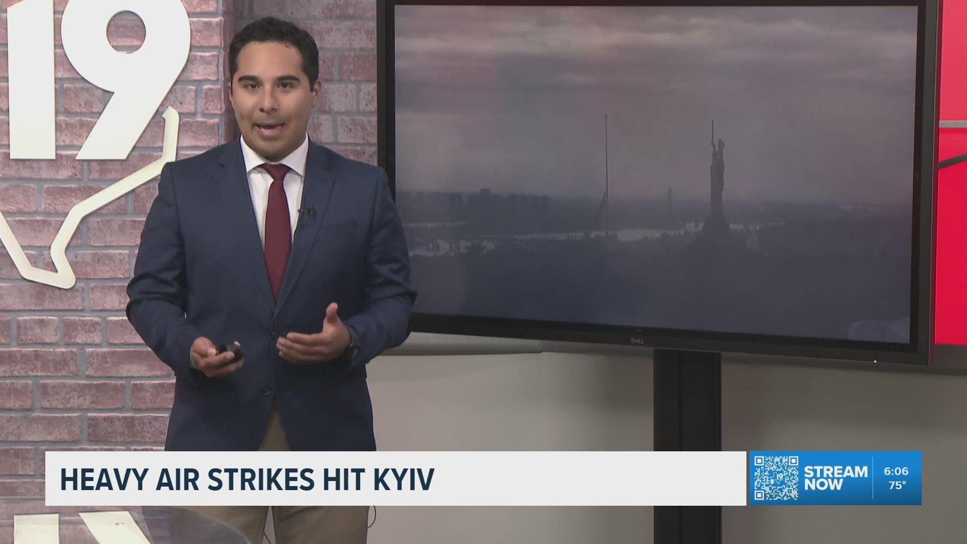 Heavy air strikes hit Kyiv