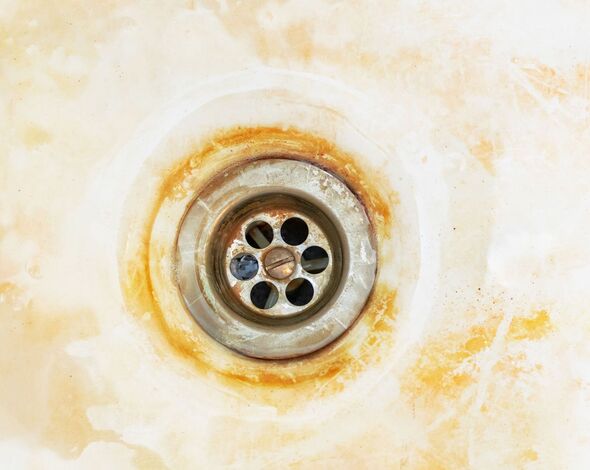 Yellow water stains in bathtub and showers will disappear if you use 1 ...