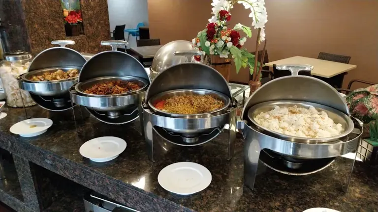 6 red flags catering staff quietly notice at high-end wedding buffets