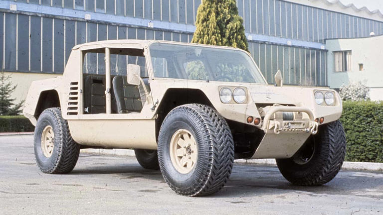 LM002: el todoterreno de Lamborghini cumple 40 años