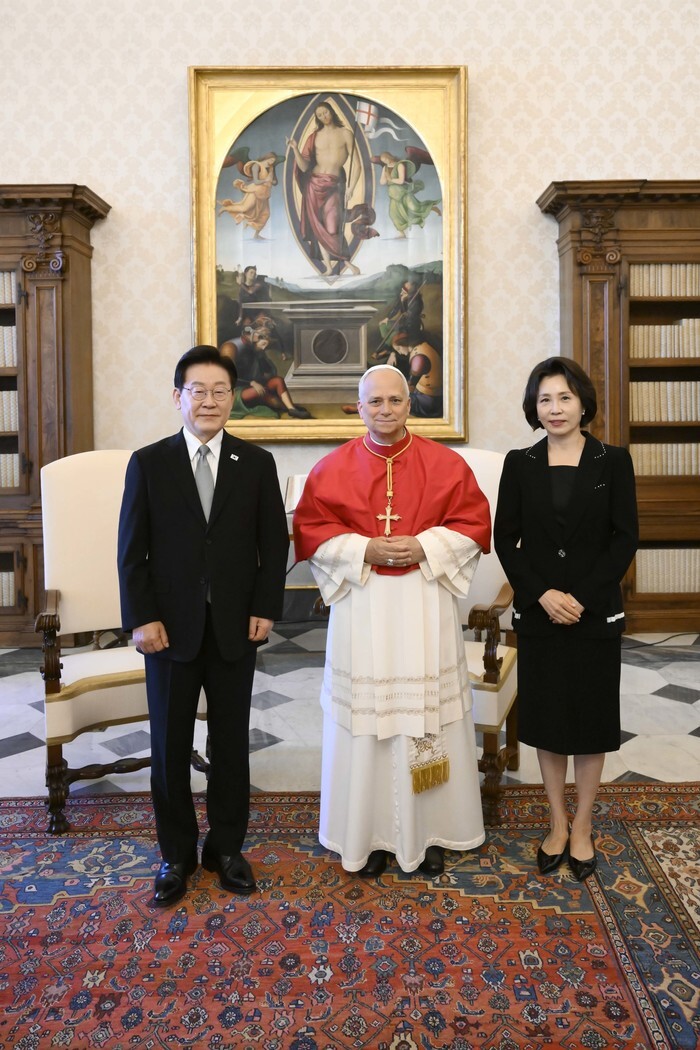 Lee meets Pope Leo XIV at Vatican