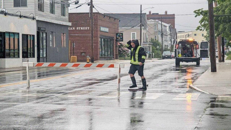 Water main break shuts down road in South Portland