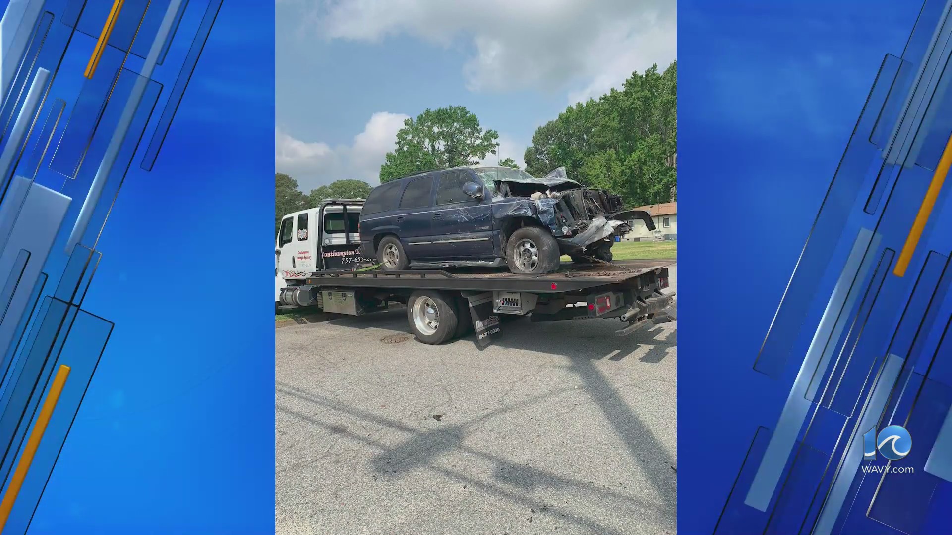 Vehicle crashes into Franklin building, investigation underway