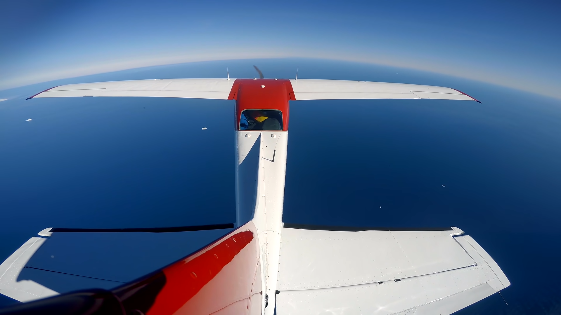 Watch pilots lose their instruments over open ocean - "Brutal situation"