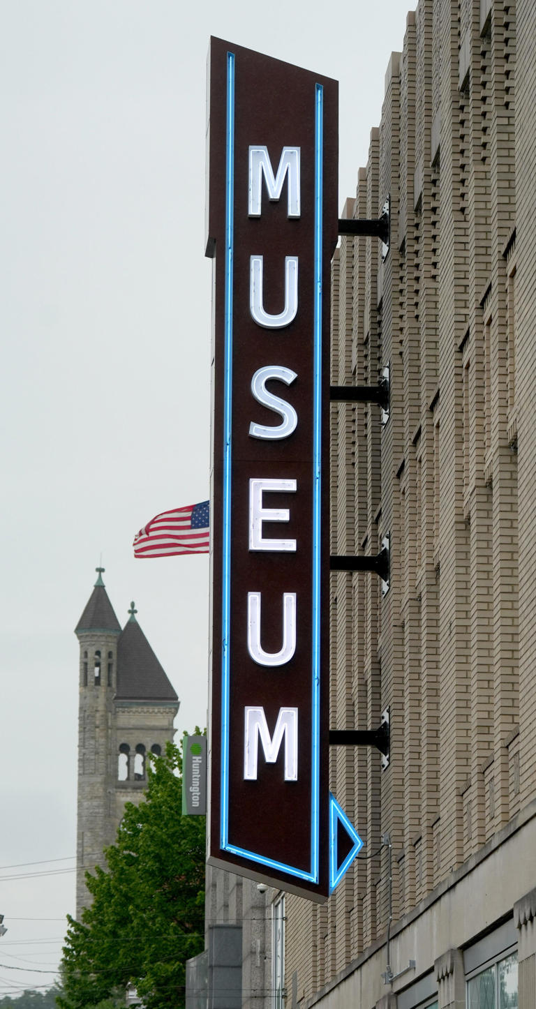 Where's the museum? Massillon Museum installs 30-foot neon sign so you know