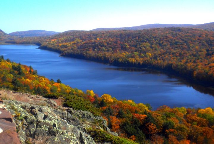 15 lakes in America that are anything but ordinary