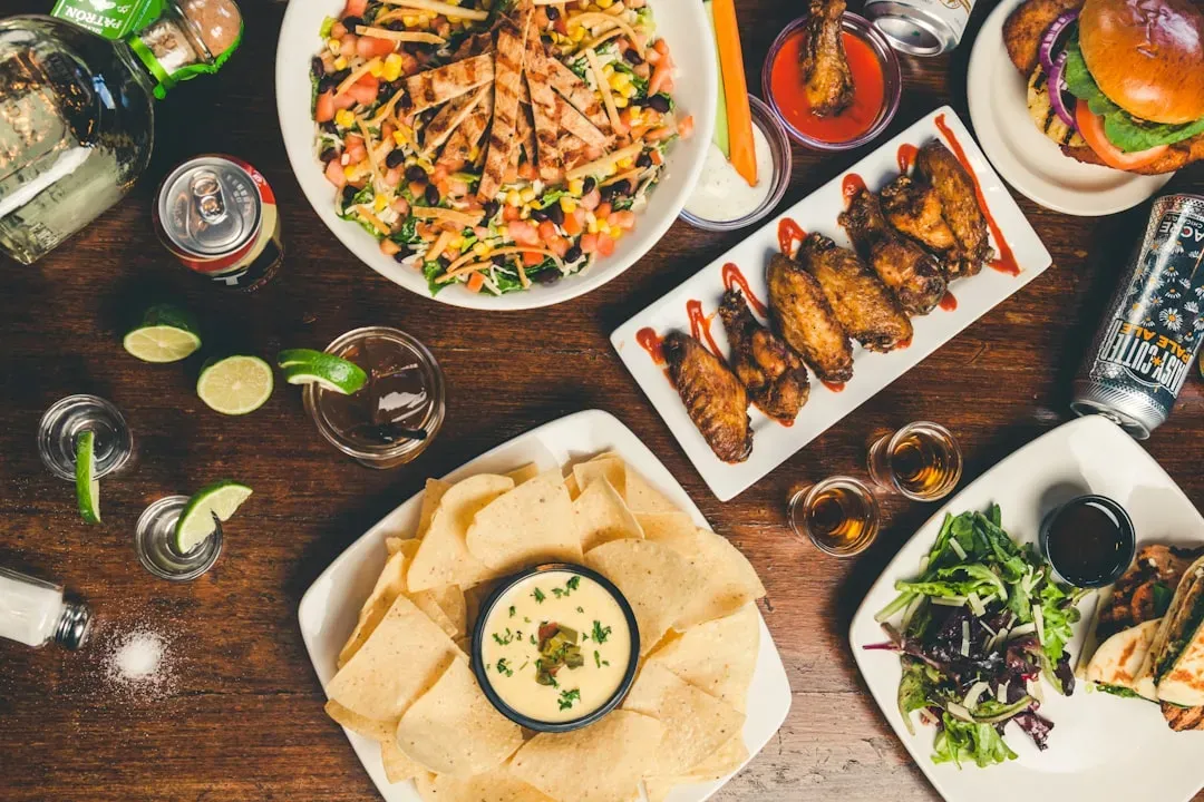 10 etiquette rules everyone followed in the '90s that restaurant staff ...