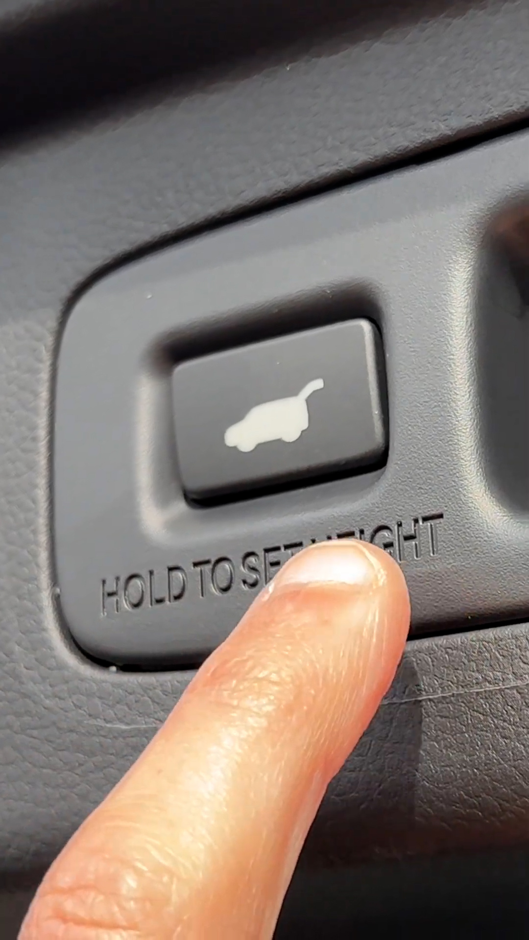 How does the Honda CR-V make trunk access easier?