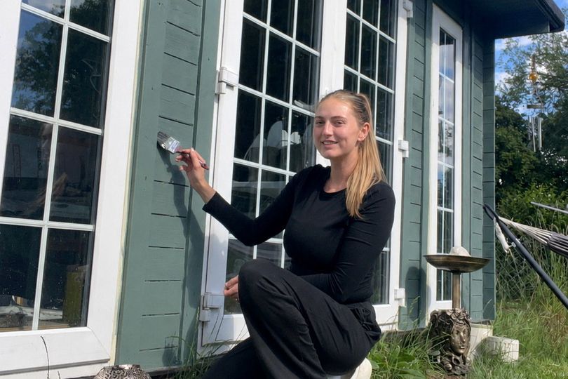 Essex mum transforms £100 Facebook Marketplace cabin into 'girly haven ...