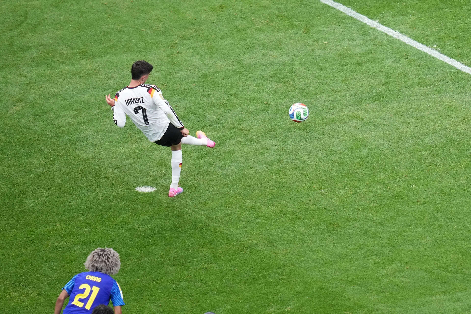 Scientists explain why a soccer ball bends in midair with a mix of air ...
