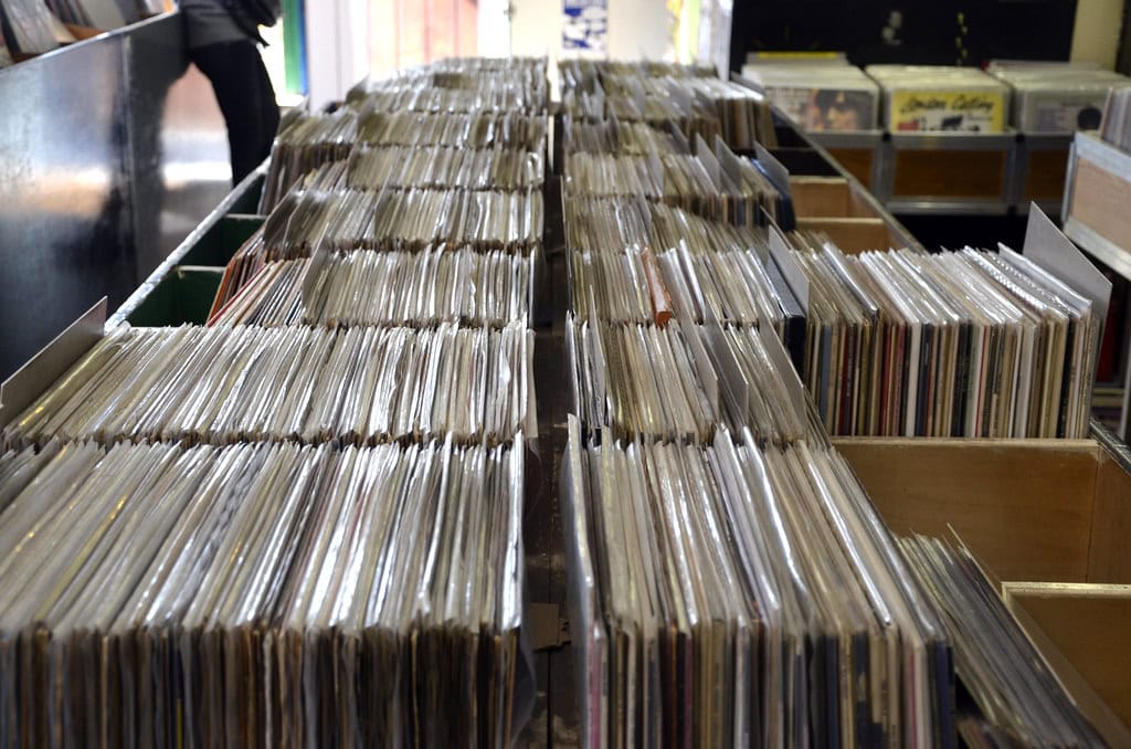 20 stores that were everywhere in the ’90s before vanishing almost ...