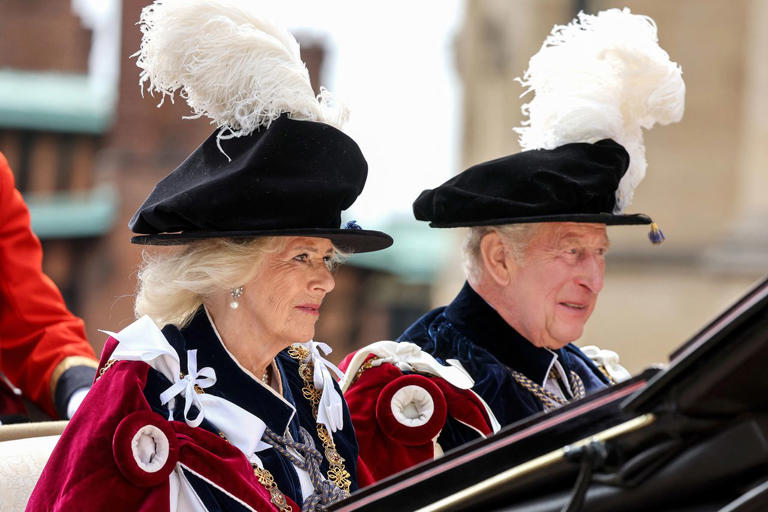 Kate Middleton dips into an effortless curtsy before a horse-drawn ...