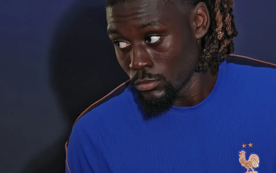 Accusations et tensions avant France-Sénégal