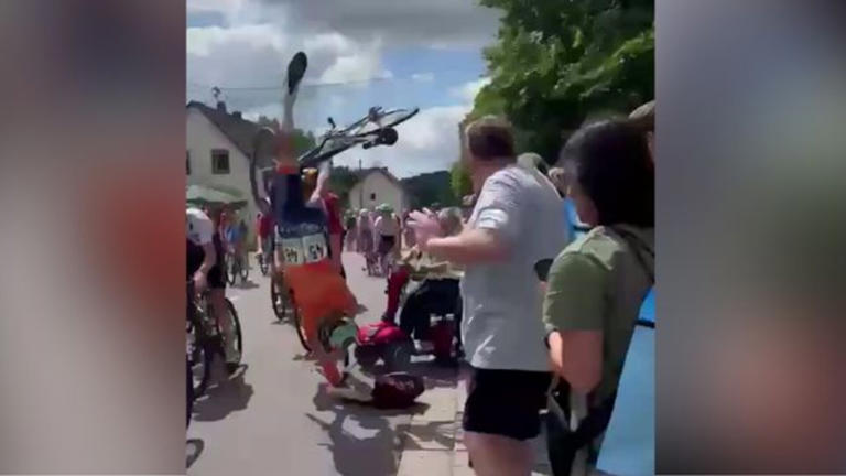 Oma crasht mit Senioren-Scooter mitten in Trofeo Saarland