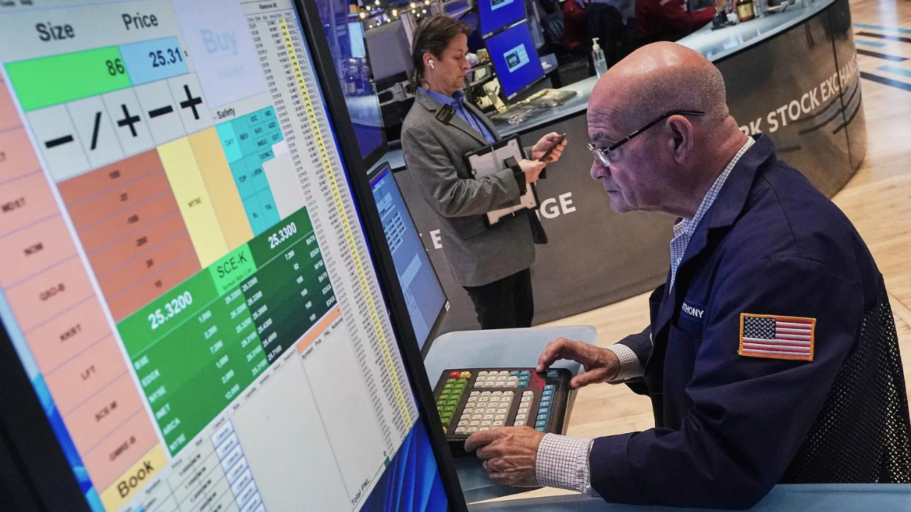 US stock markets today: Wall Street rallies, oil tumbles after US and ...