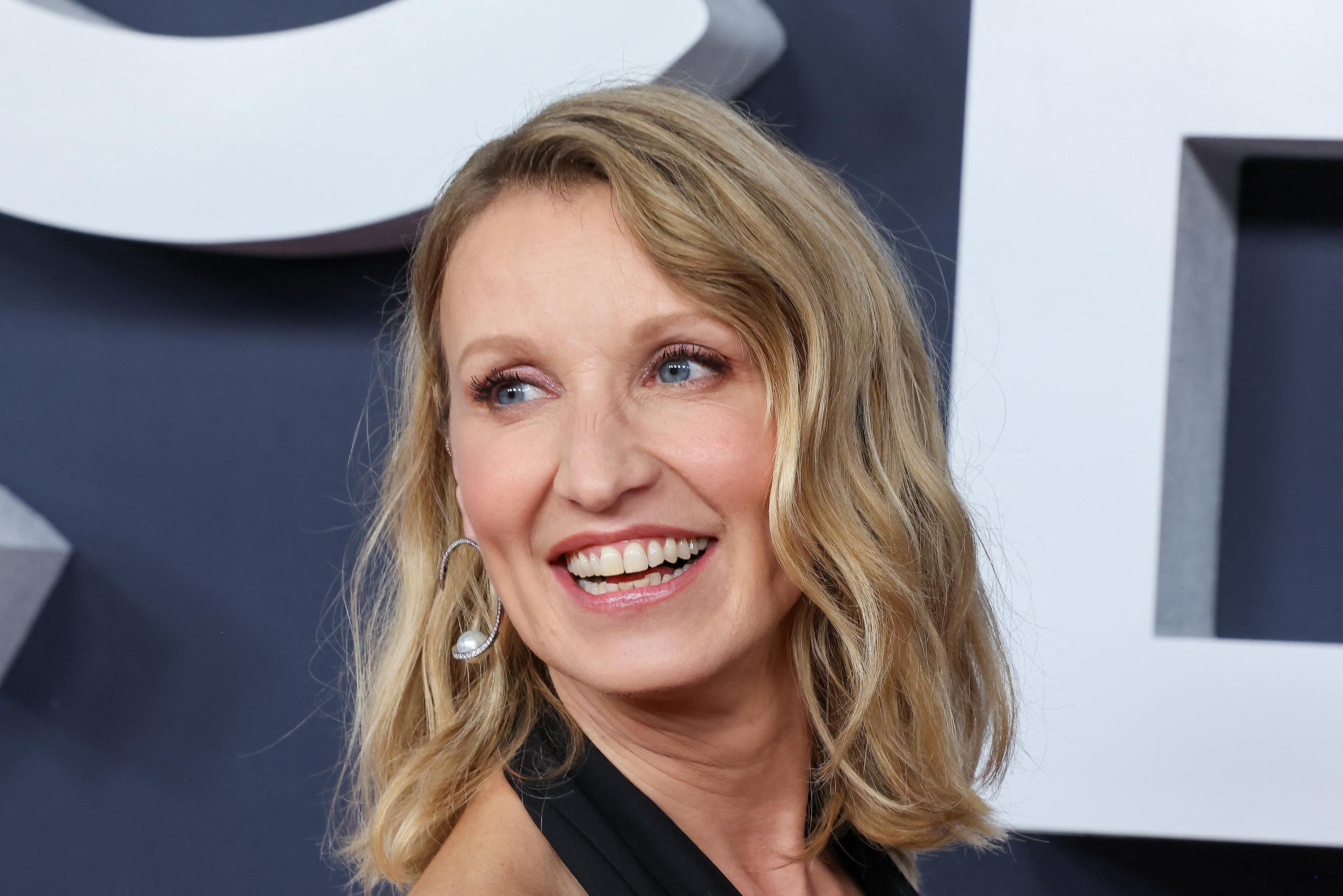 Cheveux salés et maillot décolleté : à 54 ans, Alexandra Lamy rayonne ...