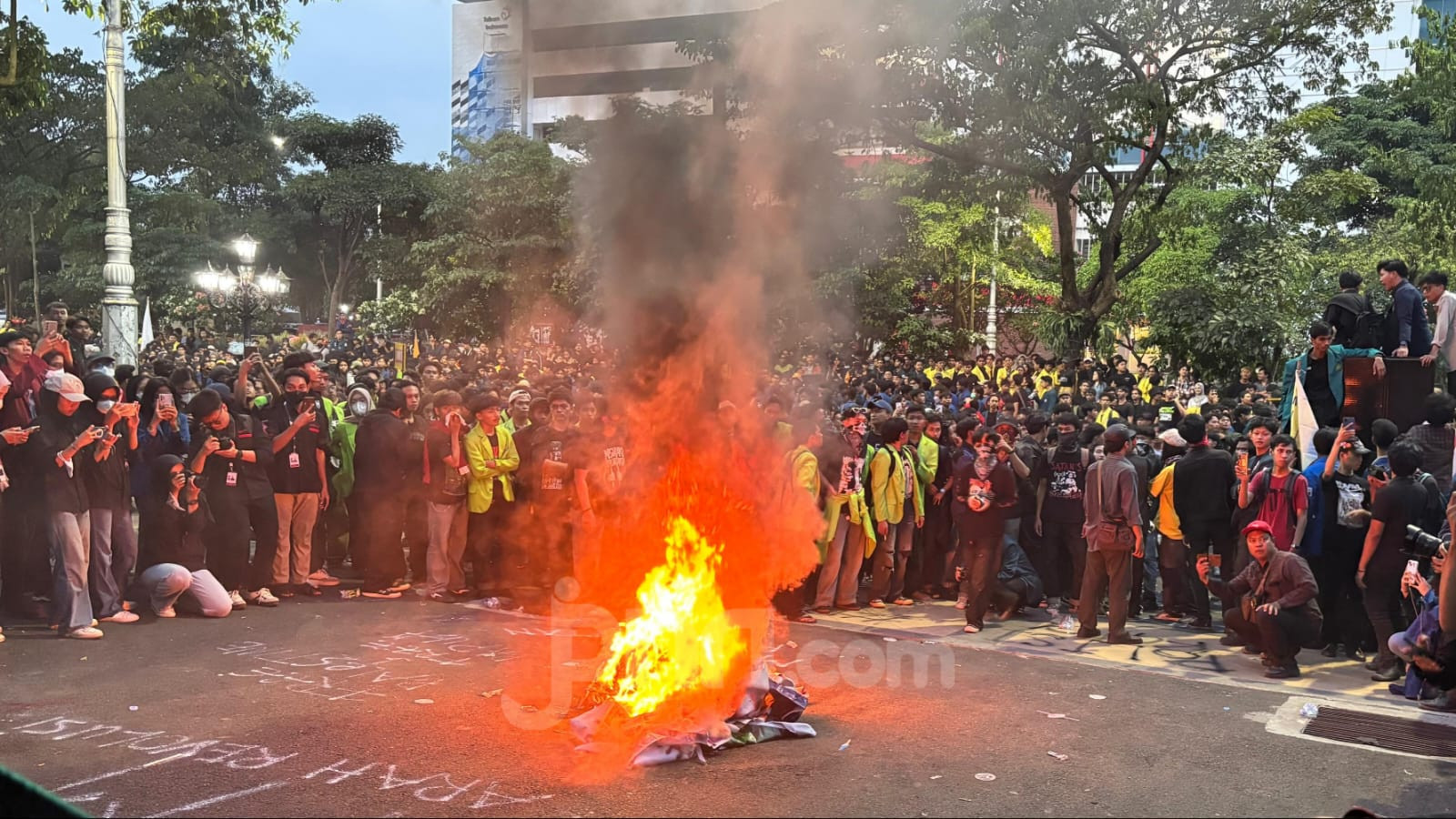 Ribuan mahasiswa geruduk kantor gubernur Jateng, sampaikan panca ...