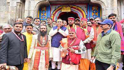 Mukesh Ambani visits the Badrinath and Kedarnath temple