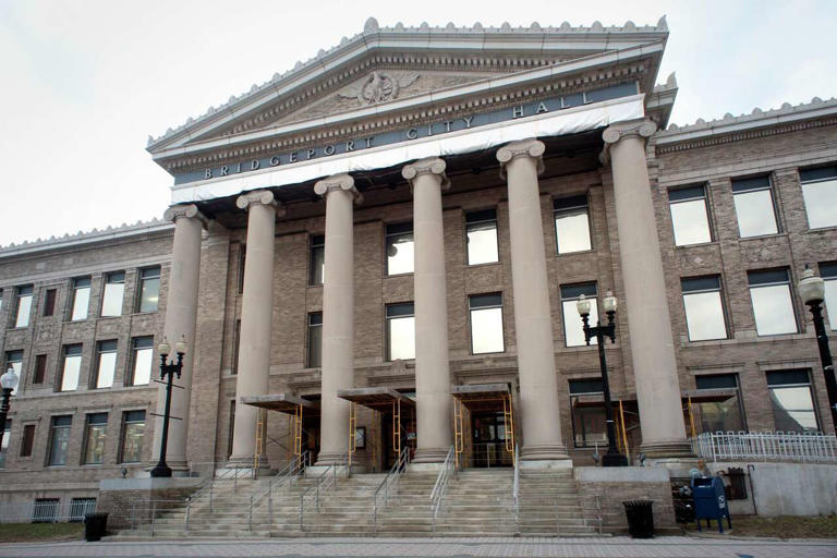 Bridgeport City Hall reopens after being closed due to power outage ...