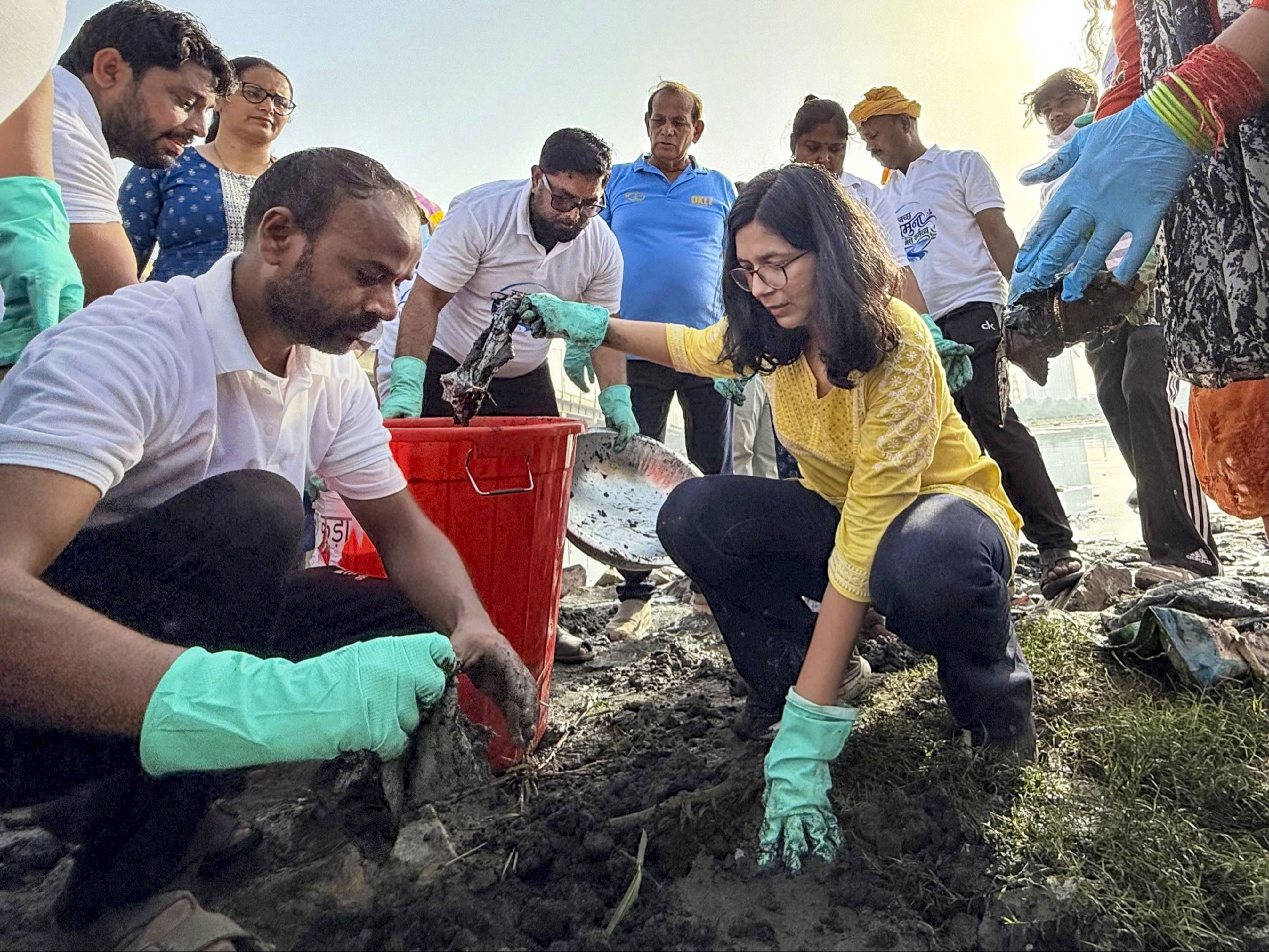 116 metric tonnes of waste removed from Yamuna ghats in Delhi: Water ...