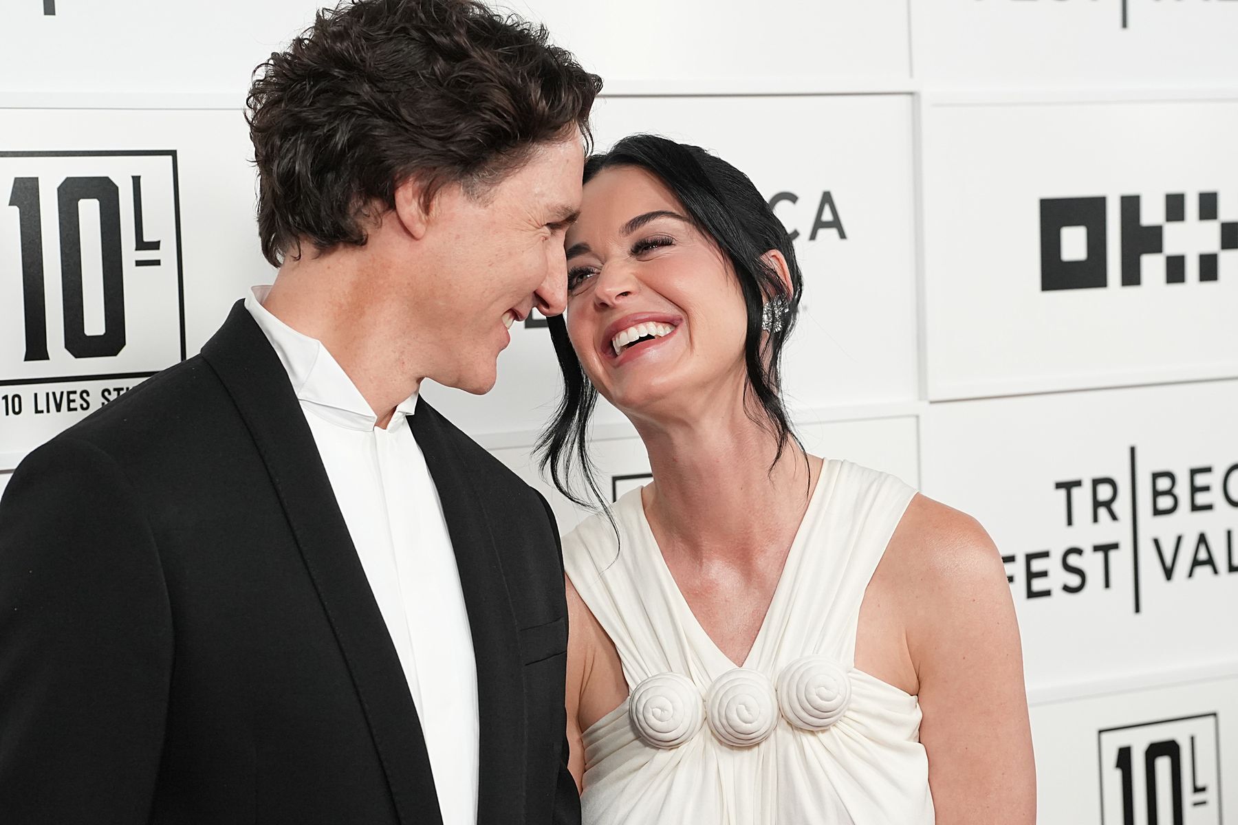 Justin Trudeau forklarer sig efter at have svigtet Canada for Katy Perry
