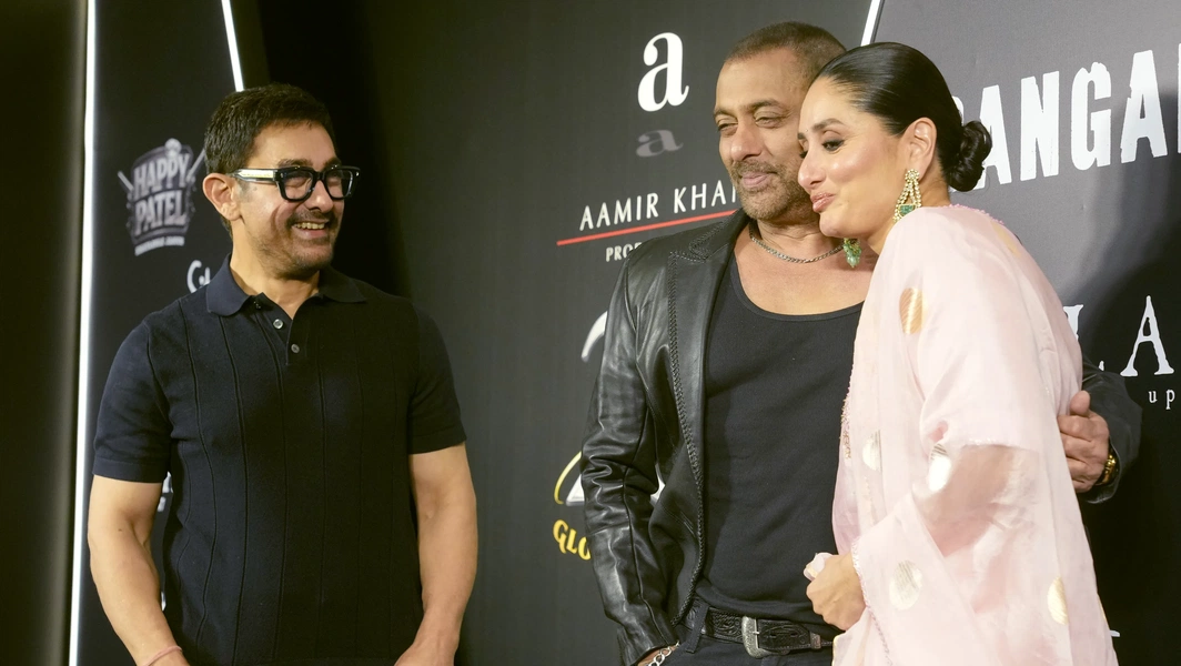 Salman Khan defuses bodyguard mix-up with warm hug at 'Lagaan' event