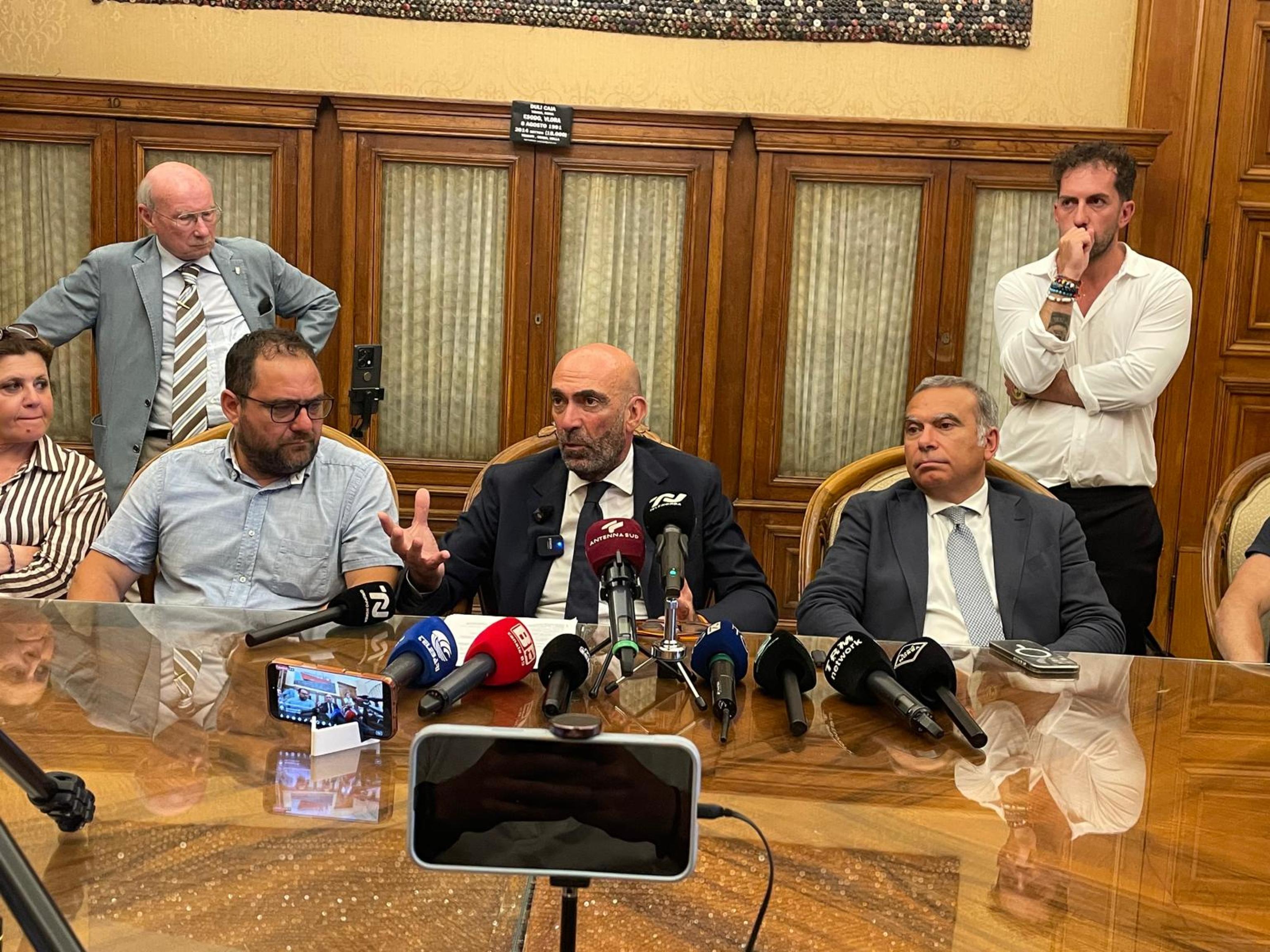 Sindaco di Bari, stadio a De Laurentiis dopo l'impegno a vendere