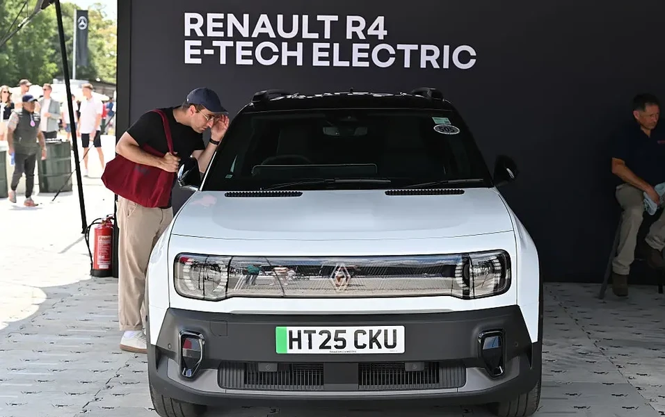 Renault 4 Plein Sud launch coincides with surge in EV sales