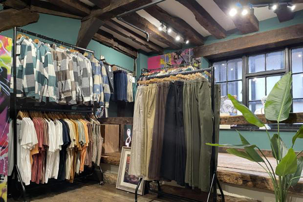 Clothing business applies for alcohol and live music licence